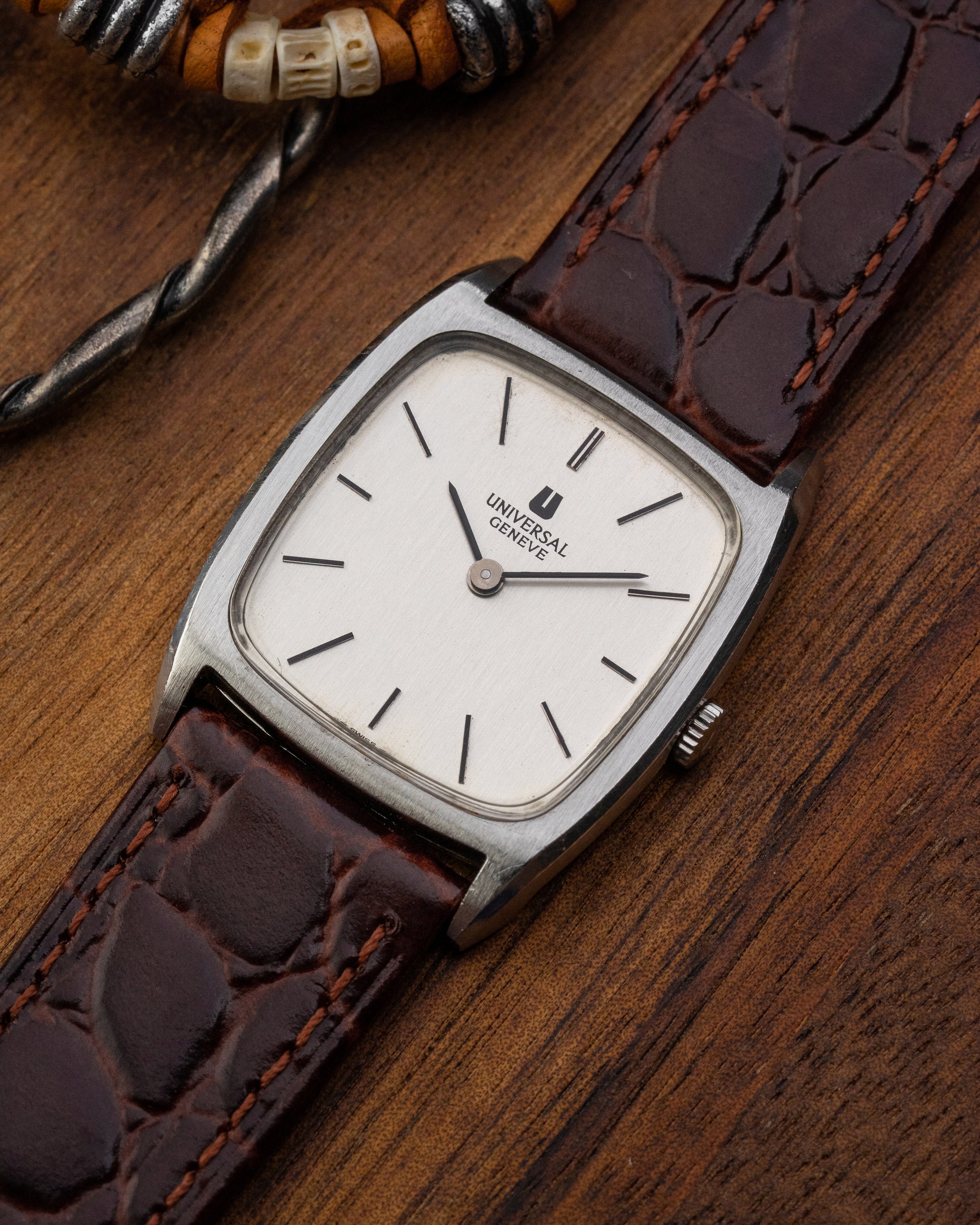 Universal Geneve “Square-Tonneau” Ref. 842114 (Cal. 1-42) – Spring & Pivot